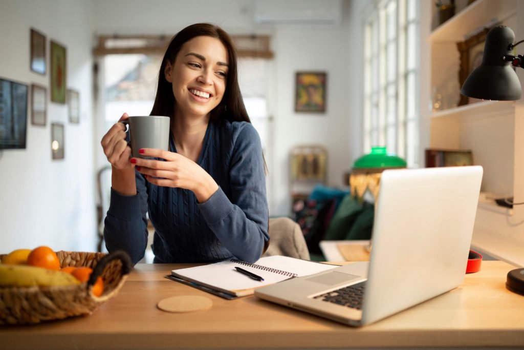 Estudar em casa: saiba quais são os benefícios e desafios!
