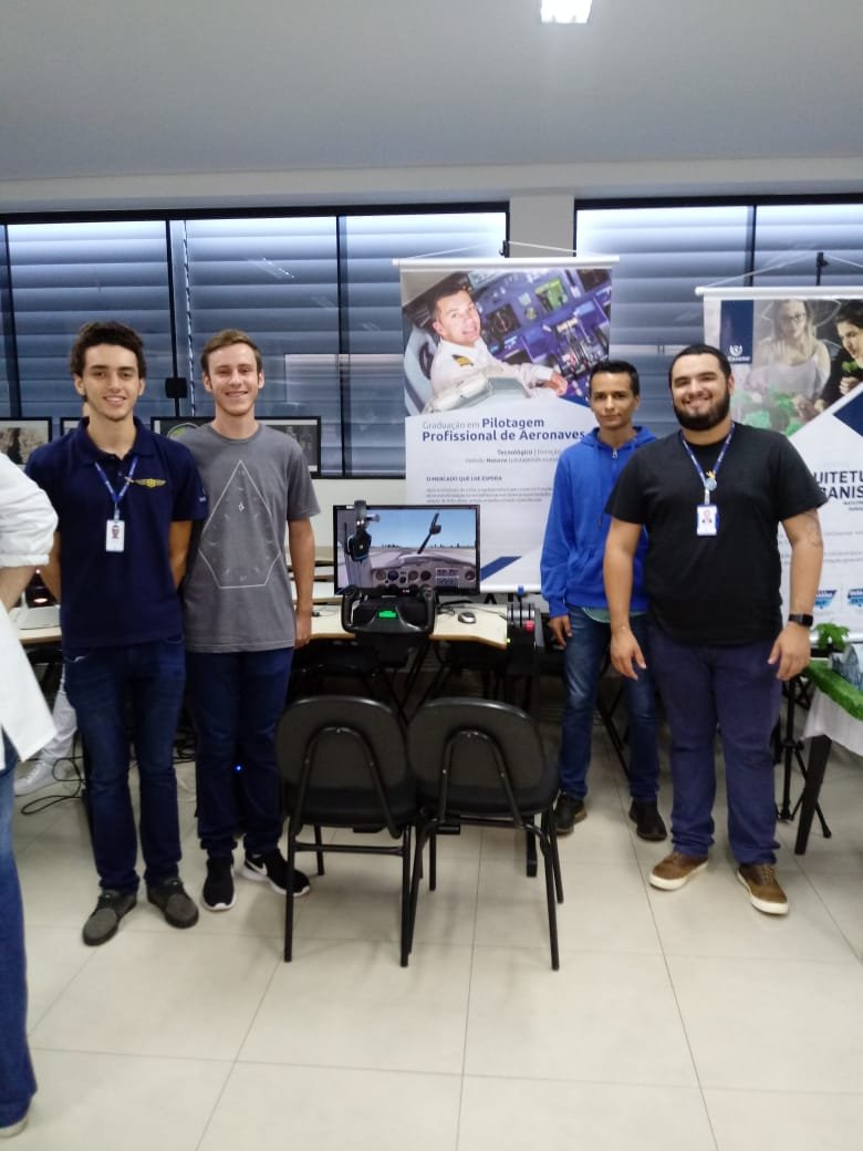 Alunos UniCesumar participam de Mostra de Profissões no Colégio CCIM ... Alunos UniCesumar participam de Mostra de Profissões no Colégio CCIM ...